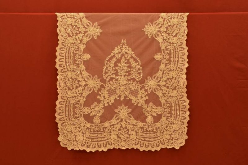 Manteleta Lacitos - L'U i Dos Indumentaria Valenciana